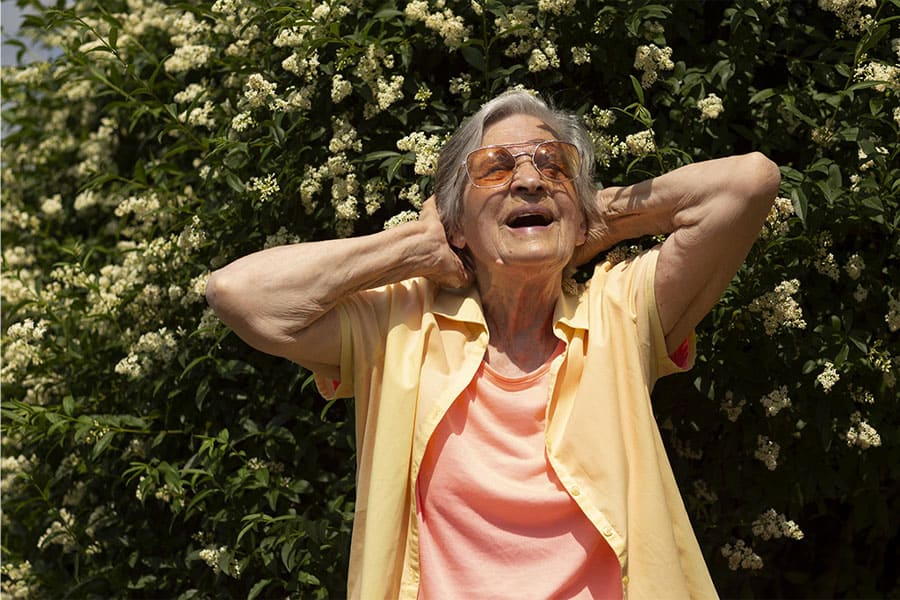 Body odor of old age: causes and tips on how to get rid of it – Get ...